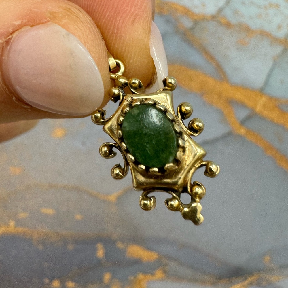 14k Yellow Gold Nephrite Jade Pendant - Gem